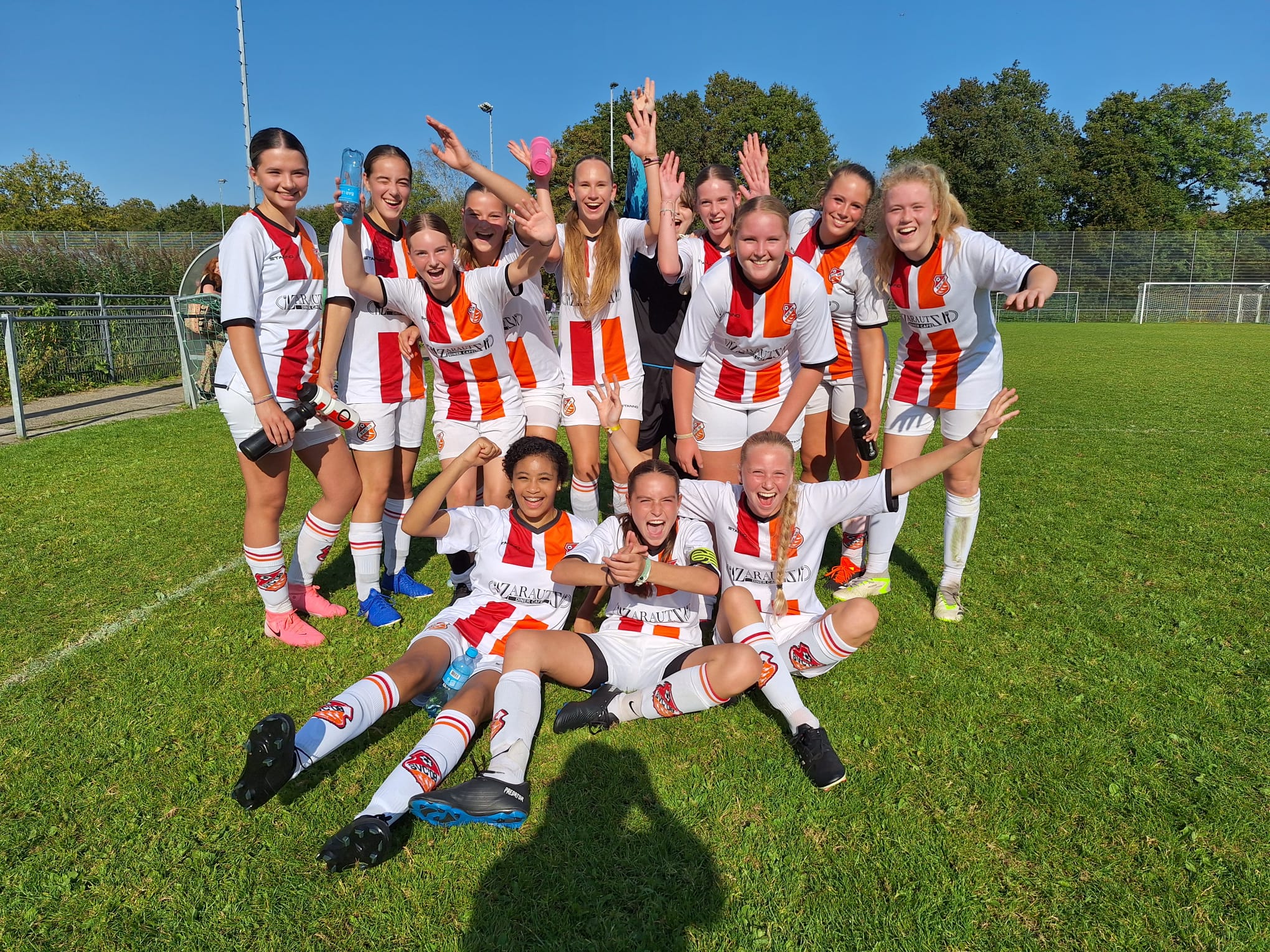 SVC’08 MO17 wint beladen duel van Duindorp MO17 | SVC '08
